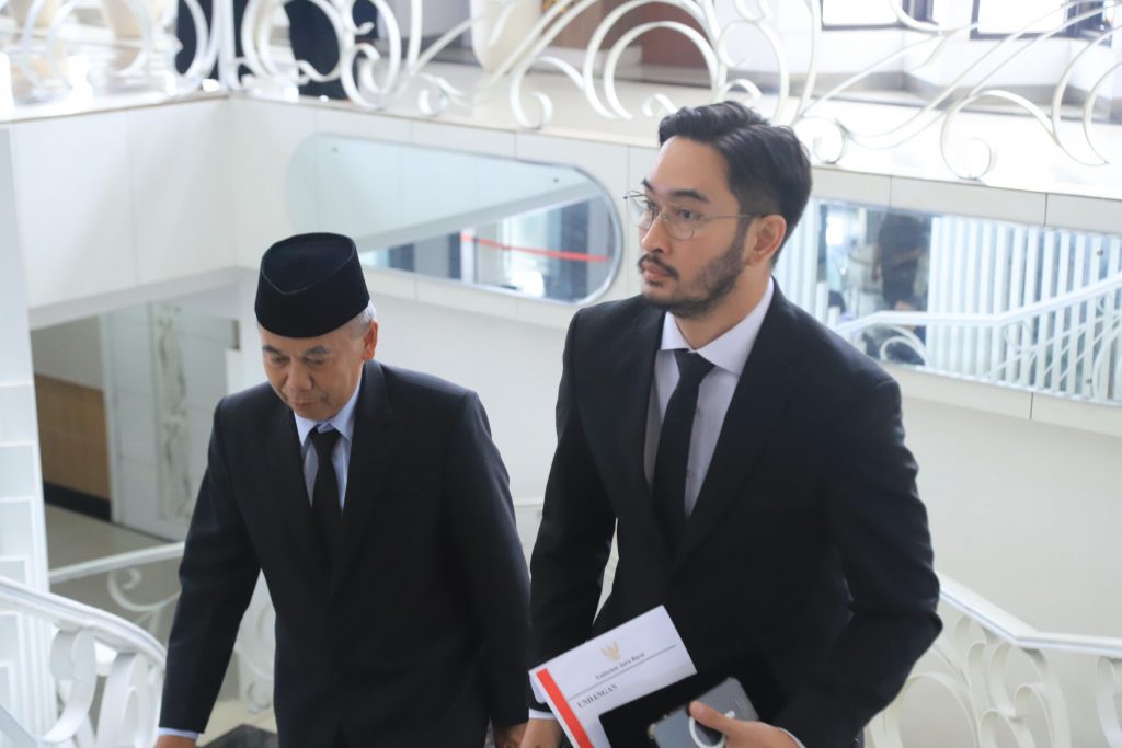 Awali Hari Pertama, Jeje Ritchie-Asep Ismail Hadiri Serah Terima ...